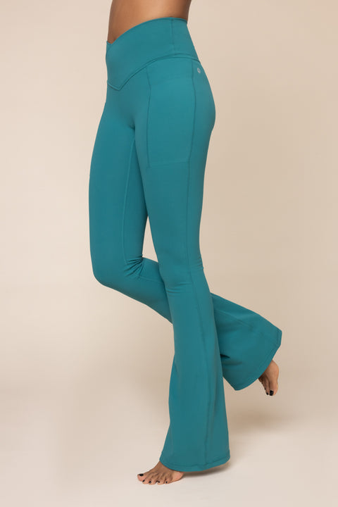 Crisscross Hourglass® Flared Legging with Pockets - Emerald – POPFLEX®